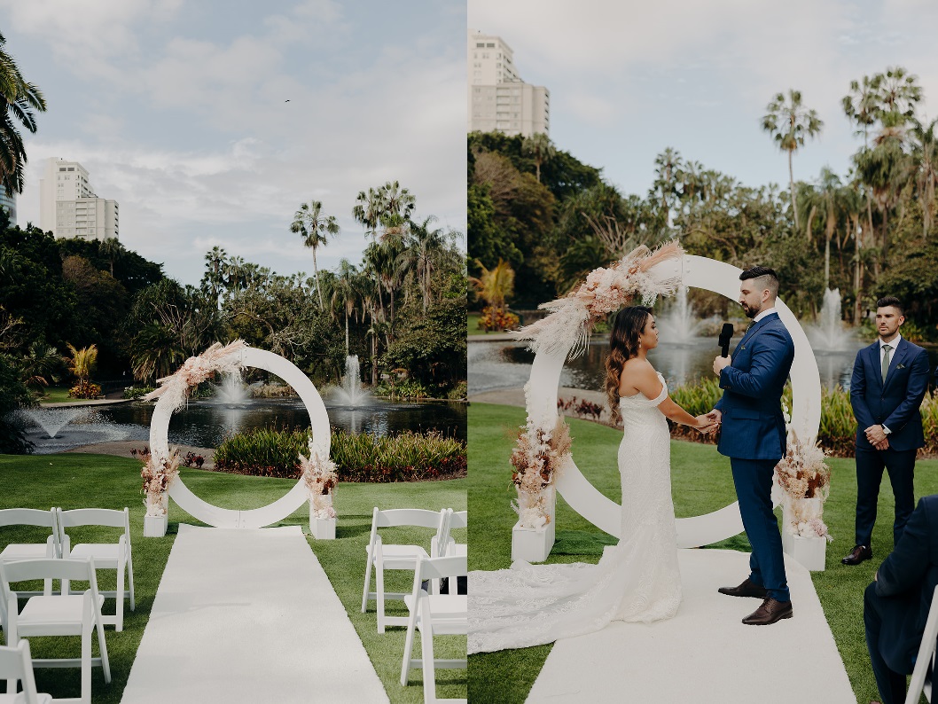 A city botanic wedding with a perfectly framed fountain backdrop - With ...